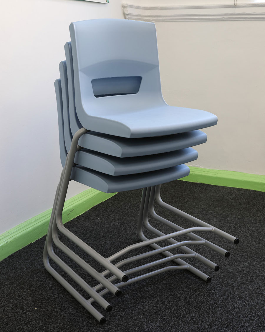 Postura+ Reverse Cantilever Chair
